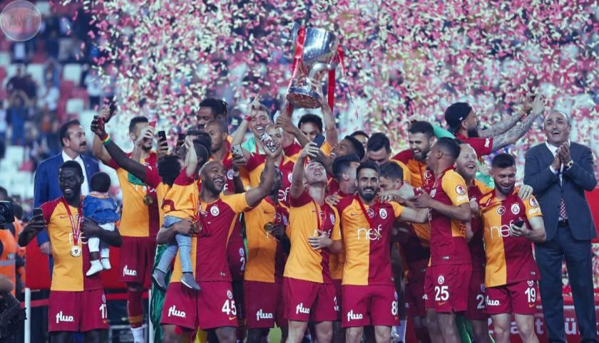 Dream league soccer Latest kits and logo